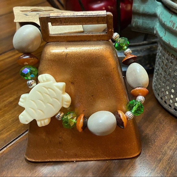 Vintage | Jewelry | Vintage Beaded Bracelet With Plastic Sea Turtle ...